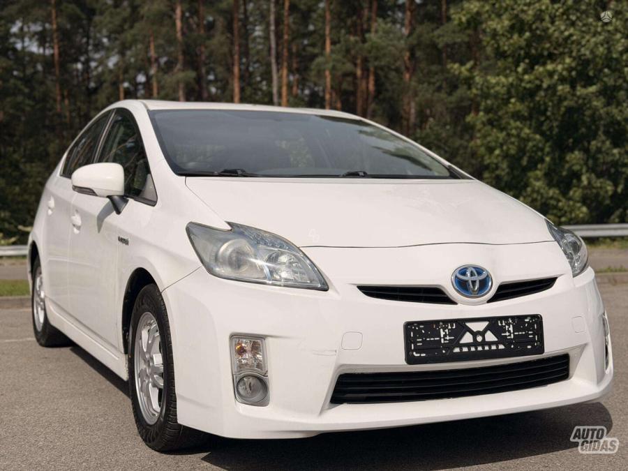 Balts Toyota Prius 2011 Viļņa, ar dzinēja tilpumu 1.80 L un nobraukumu 335 tūkst. km par 3950 €, foto 4 vietnē AUTOMOTO.COM.LV