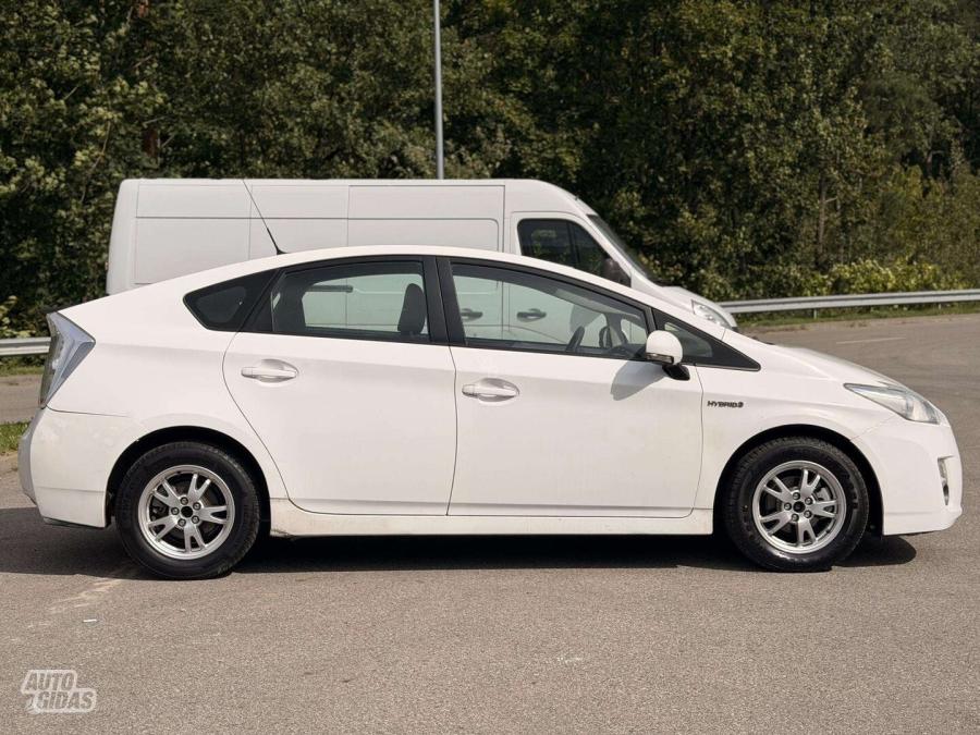Balts Toyota Prius 2011 Viļņa, ar dzinēja tilpumu 1.80 L un nobraukumu 335 tūkst. km par 3950 €, foto 6 vietnē AUTOMOTO.COM.LV