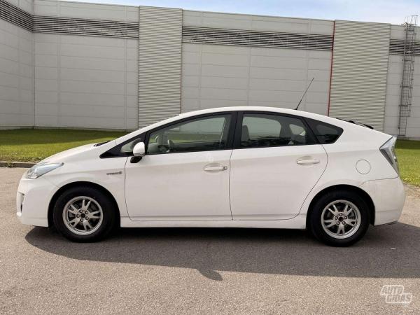 Toyota Prius 2011 in Vilnius on AUTOMOTO.COM.LV White Toyota Prius 2011 in Vilnius, with an engine capacity of 1.80 L and mileage of 335 thousand km for 3950 €, photo 10 on AUTOMOTO.COM.LV