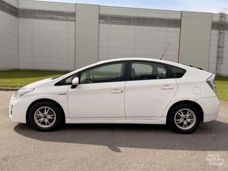 Balts Toyota Prius 2011 Viļņa, ar dzinēja tilpumu 1.80 L un nobraukumu 335 tūkst. km par 3950 €, foto 10 vietnē AUTOMOTO.COM.LV