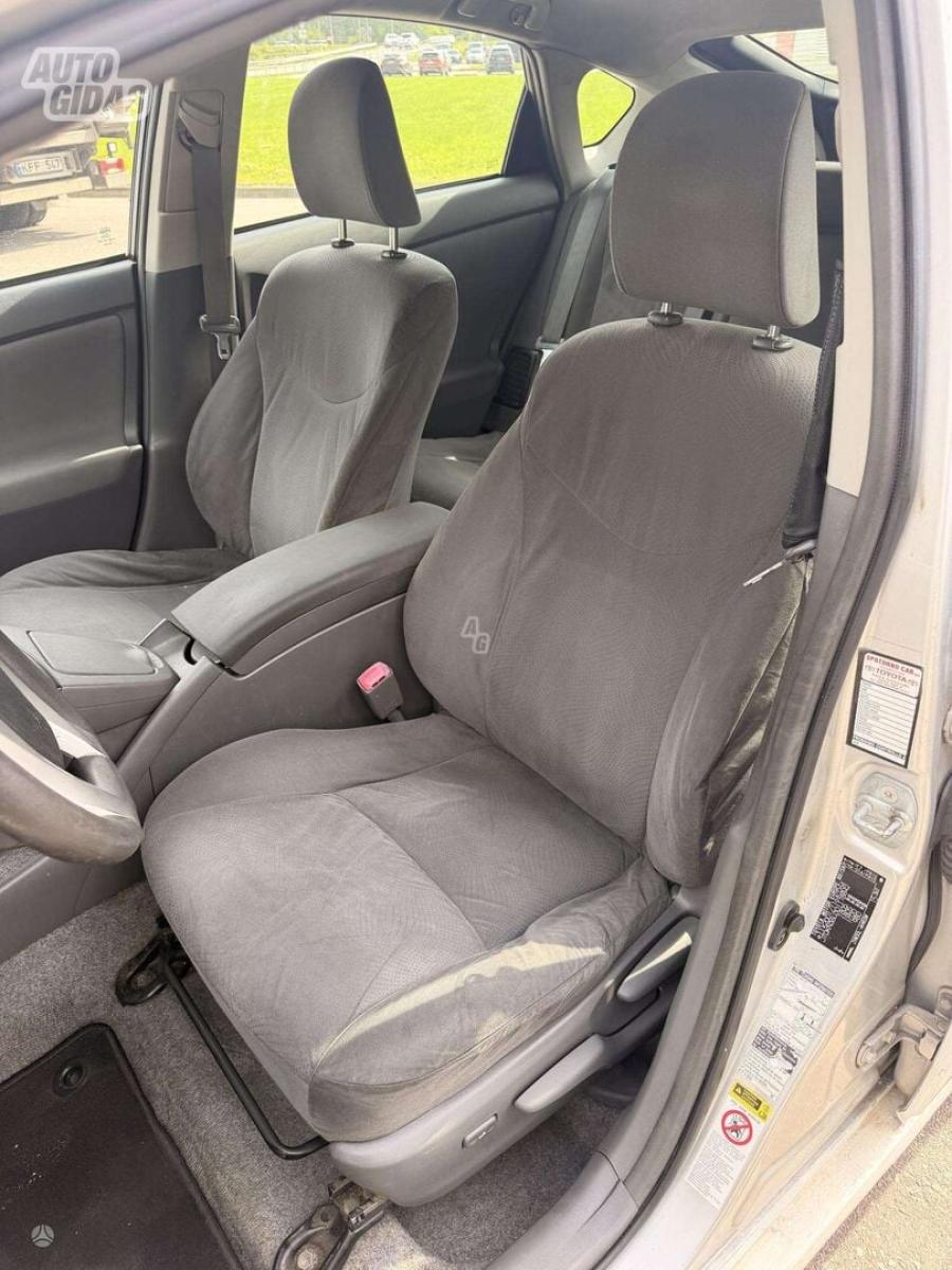 Balts Toyota Prius 2011 Viļņa, ar dzinēja tilpumu 1.80 L un nobraukumu 335 tūkst. km par 3950 €, foto 14 vietnē AUTOMOTO.COM.LV