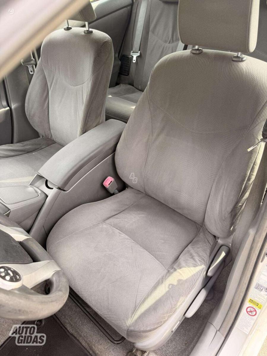 Balts Toyota Prius 2011 Viļņa, ar dzinēja tilpumu 1.80 L un nobraukumu 335 tūkst. km par 3950 €, foto 15 vietnē AUTOMOTO.COM.LV