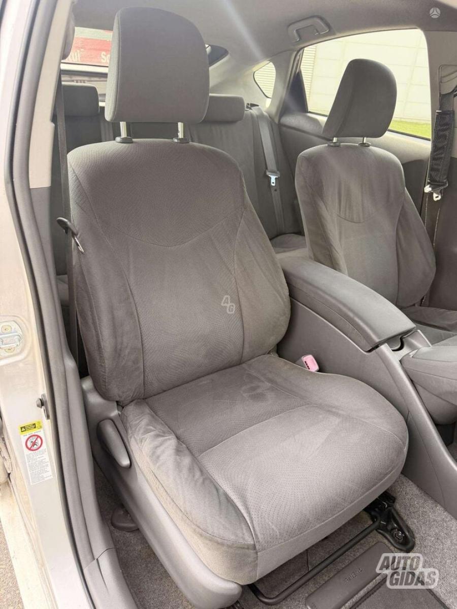 Balts Toyota Prius 2011 Viļņa, ar dzinēja tilpumu 1.80 L un nobraukumu 335 tūkst. km par 3950 €, foto 16 vietnē AUTOMOTO.COM.LV