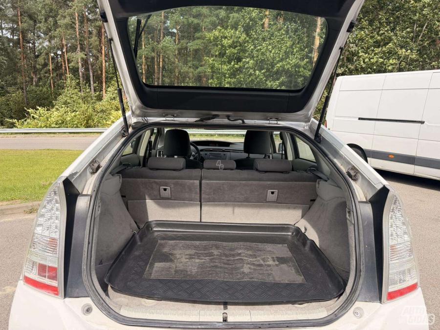 Balts Toyota Prius 2011 Viļņa, ar dzinēja tilpumu 1.80 L un nobraukumu 335 tūkst. km par 3950 €, foto 18 vietnē AUTOMOTO.COM.LV