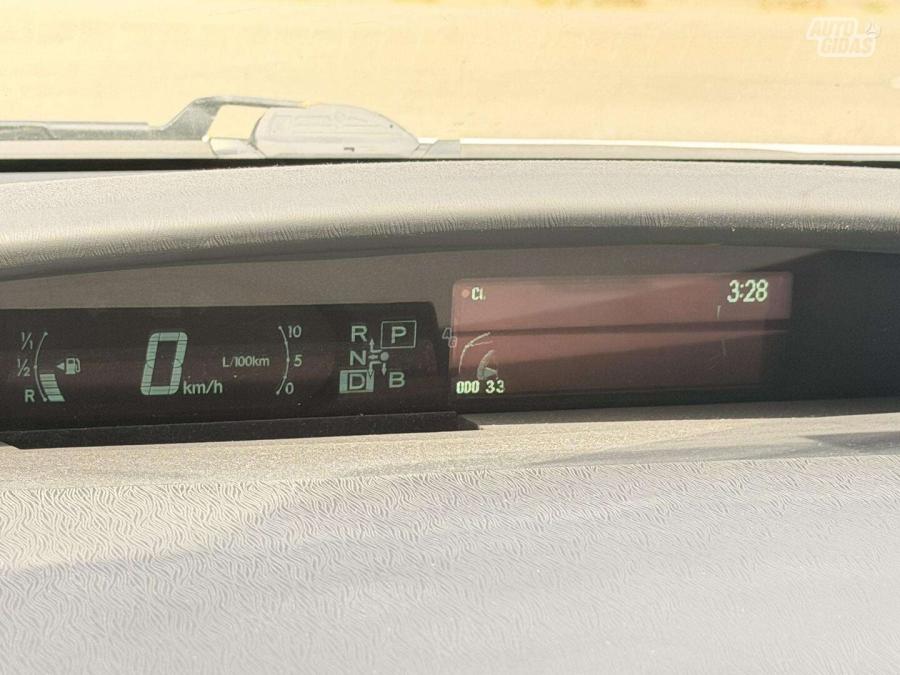 Balts Toyota Prius 2011 Viļņa, ar dzinēja tilpumu 1.80 L un nobraukumu 335 tūkst. km par 3950 €, foto 22 vietnē AUTOMOTO.COM.LV