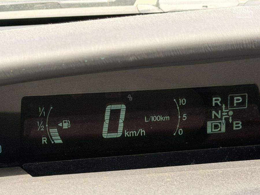 Balts Toyota Prius 2011 Viļņa, ar dzinēja tilpumu 1.80 L un nobraukumu 335 tūkst. km par 3950 €, foto 24 vietnē AUTOMOTO.COM.LV