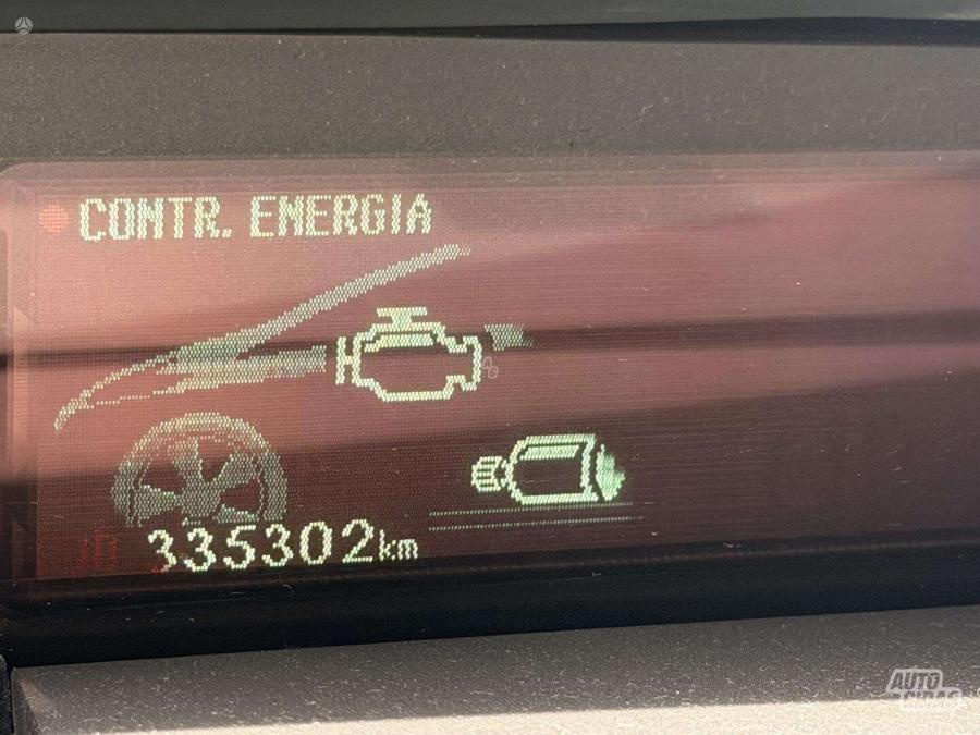 Balts Toyota Prius 2011 Viļņa, ar dzinēja tilpumu 1.80 L un nobraukumu 335 tūkst. km par 3950 €, foto 25 vietnē AUTOMOTO.COM.LV