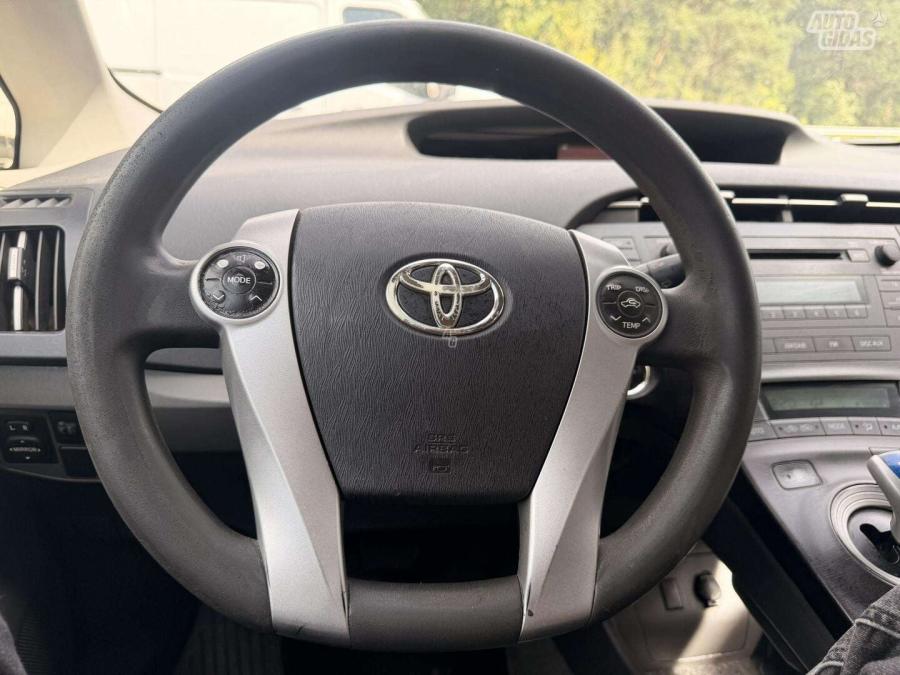 Balts Toyota Prius 2011 Viļņa, ar dzinēja tilpumu 1.80 L un nobraukumu 335 tūkst. km par 3950 €, foto 31 vietnē AUTOMOTO.COM.LV
