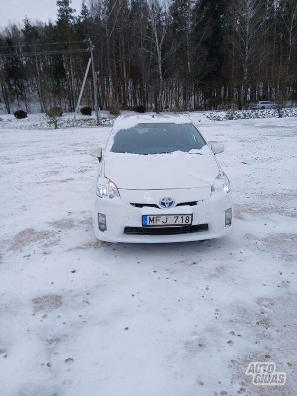 Balts Toyota Prius 2012 Viļņa, ar dzinēja tilpumu 1.80 L un nobraukumu 400 tūkst. km par 3950 €, foto 1 vietnē AUTOMOTO.COM.LV