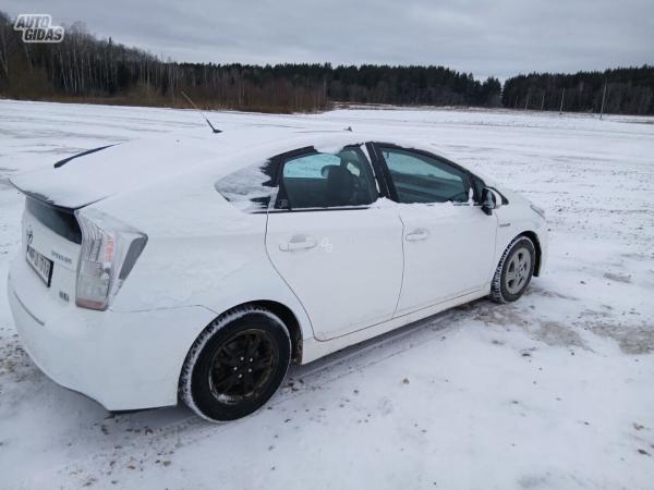 Balts Toyota Prius 2012 Viļņa, ar dzinēja tilpumu 1.80 L un nobraukumu 400 tūkst. km par 3950 €, foto 3 vietnē AUTOMOTO.COM.LV