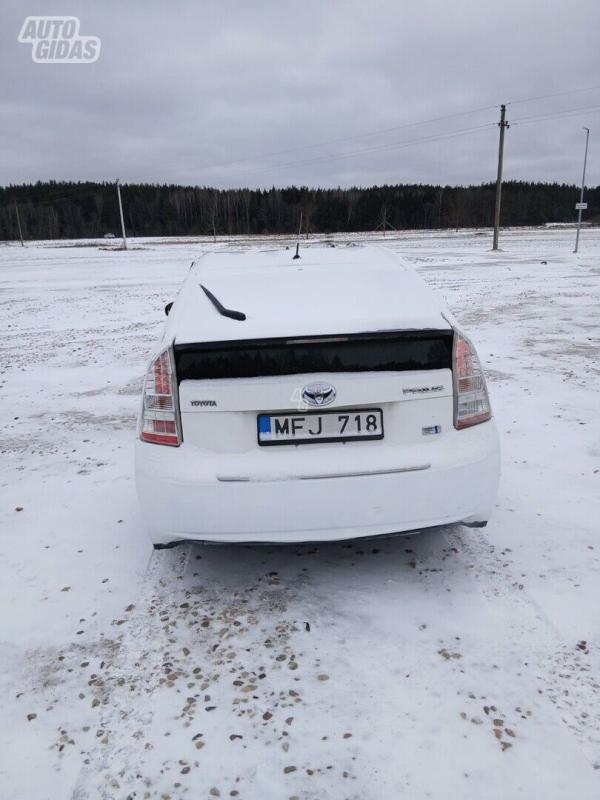 Balts Toyota Prius 2012 Viļņa, ar dzinēja tilpumu 1.80 L un nobraukumu 400 tūkst. km par 3950 €, foto 4 vietnē AUTOMOTO.COM.LV