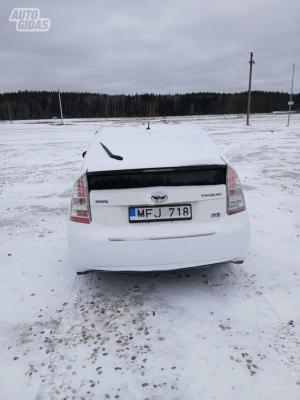 Balts Toyota Prius 2012 Viļņa, ar dzinēja tilpumu 1.80 L un nobraukumu 400 tūkst. km par 3950 €, foto 4 vietnē AUTOMOTO.COM.LV
