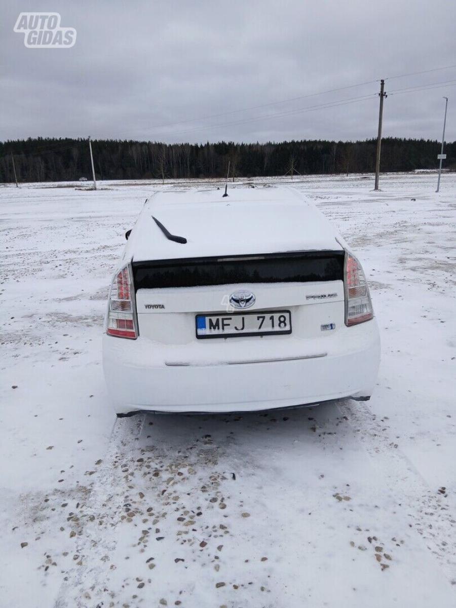 Balts Toyota Prius 2012 Viļņa, ar dzinēja tilpumu 1.80 L un nobraukumu 400 tūkst. km par 3950 €, foto 4 vietnē AUTOMOTO.COM.LV