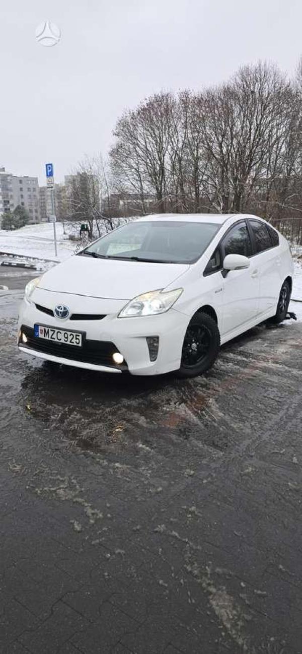 Balts Toyota Prius 2012 Viļņa, ar dzinēja tilpumu 1.80 L un nobraukumu 280 tūkst. km par 6100 €, foto 1 vietnē AUTOMOTO.COM.LV