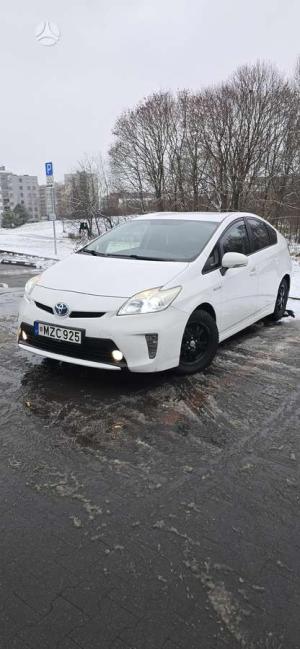 White Toyota Prius 2012 in Vilnius, with an engine capacity of 1.80 L and mileage of 280 thousand km for 6100 €, photo  on AUTOMOTO.COM.LV