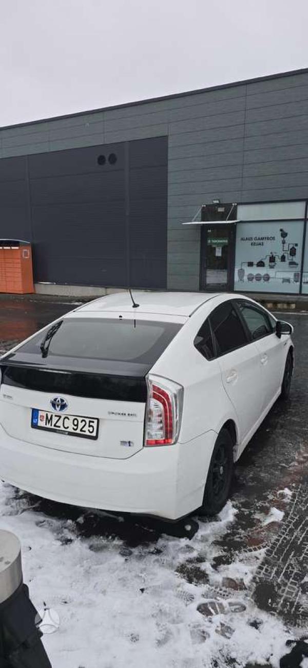 Balts Toyota Prius 2012 Viļņa, ar dzinēja tilpumu 1.80 L un nobraukumu 280 tūkst. km par 6100 €, foto 3 vietnē AUTOMOTO.COM.LV