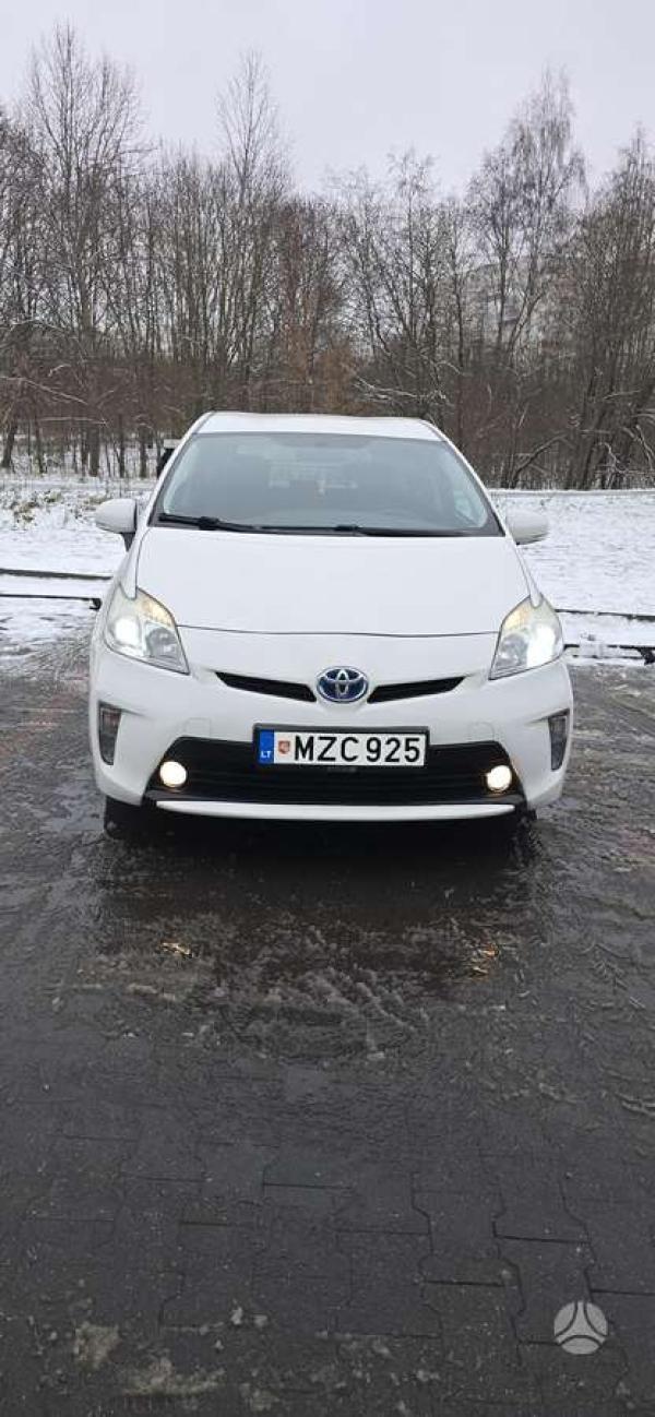 Balts Toyota Prius 2012 Viļņa, ar dzinēja tilpumu 1.80 L un nobraukumu 280 tūkst. km par 6100 €, foto 4 vietnē AUTOMOTO.COM.LV