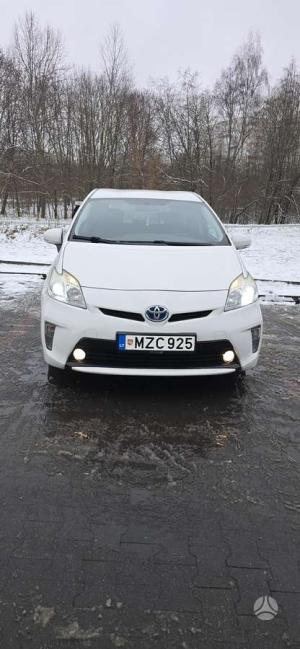 Balts Toyota Prius 2012 Viļņa, ar dzinēja tilpumu 1.80 L un nobraukumu 280 tūkst. km par 6100 €, foto 4 vietnē AUTOMOTO.COM.LV
