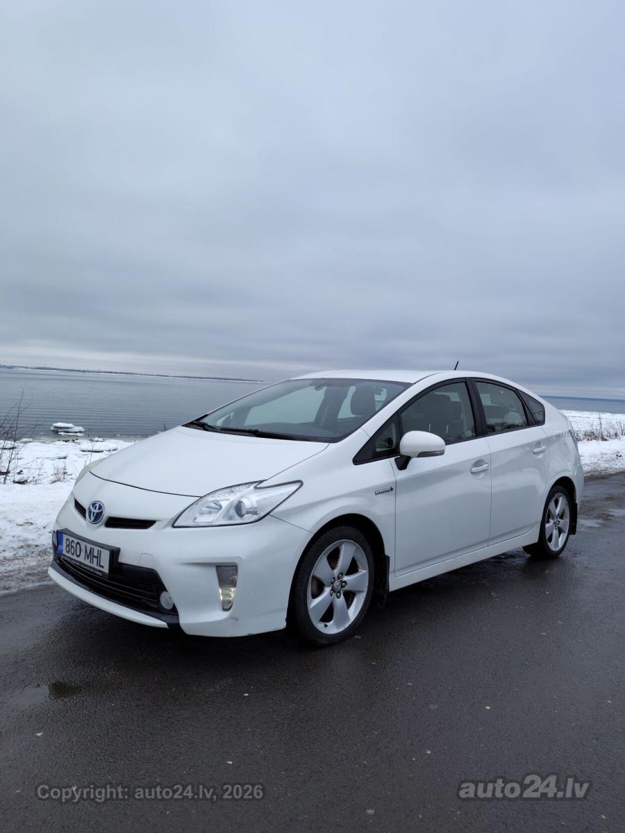 White Toyota Prius 2012 in Tallinn, with an engine capacity of 1.80 L and mileage of 241 thousand km for 6200 €, photo 1 on AUTOMOTO.COM.LV