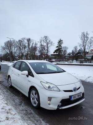 White Toyota Prius 2012 in Tallinn, with an engine capacity of 1.80 L and mileage of 241 thousand km for 6200 €, photo 3 on AUTOMOTO.COM.LV