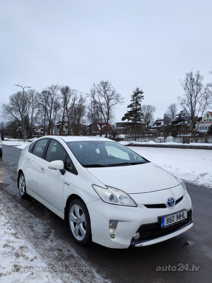 White Toyota Prius 2012 in Tallinn, with an engine capacity of 1.80 L and mileage of 241 thousand km for 6200 €, photo 3 on AUTOMOTO.COM.LV