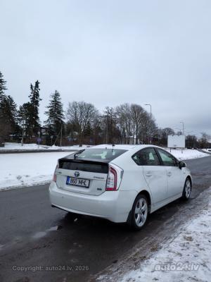 White Toyota Prius 2012 in Tallinn, with an engine capacity of 1.80 L and mileage of 241 thousand km for 6200 €, photo 4 on AUTOMOTO.COM.LV