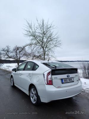 White Toyota Prius 2012 in Tallinn, with an engine capacity of 1.80 L and mileage of 241 thousand km for 6200 €, photo 5 on AUTOMOTO.COM.LV