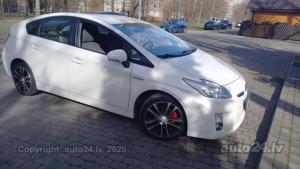 White Toyota Prius 2012 in Riga, with an engine capacity of 1.80 L and mileage of 350 thousand km for 5000 €, photo 2 on AUTOMOTO.COM.LV