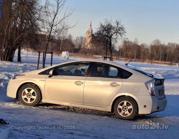 Balts Toyota Prius 2012 Rīga, ar dzinēja tilpumu 1.80 L un nobraukumu 350 tūkst. km par 5000 €, foto 4 vietnē AUTOMOTO.COM.LV