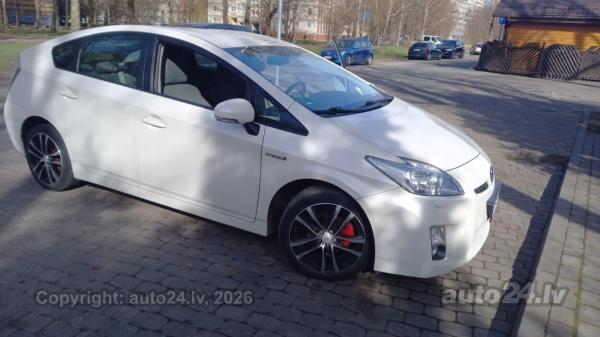 Balts Toyota Prius 2012 Rīga, ar dzinēja tilpumu 1.80 L un nobraukumu 350 tūkst. km par 5000 €, foto 2 vietnē AUTOMOTO.COM.LV