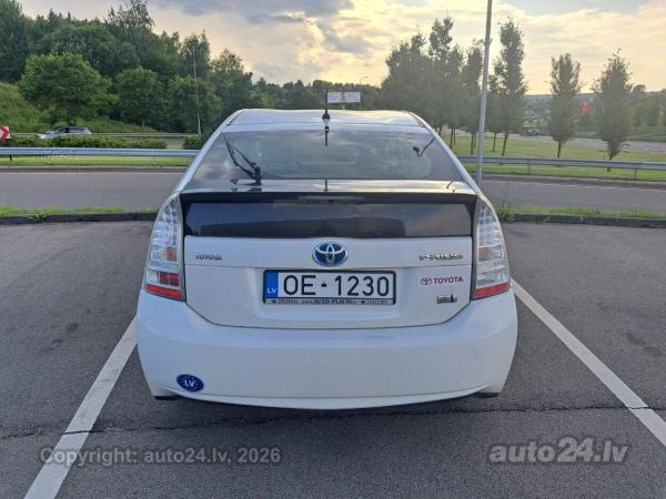 Balts Toyota Prius 2012 Rīga, ar dzinēja tilpumu 1.80 L un nobraukumu 350 tūkst. km par 5000 €, foto 6 vietnē AUTOMOTO.COM.LV
