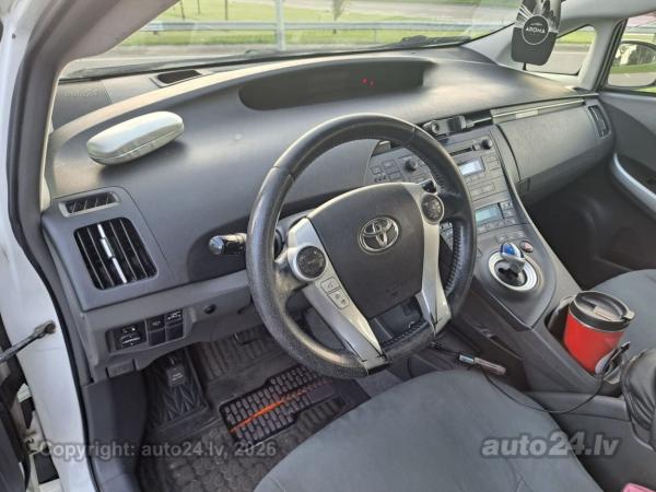 Balts Toyota Prius 2012 Rīga, ar dzinēja tilpumu 1.80 L un nobraukumu 350 tūkst. km par 5000 €, foto 7 vietnē AUTOMOTO.COM.LV