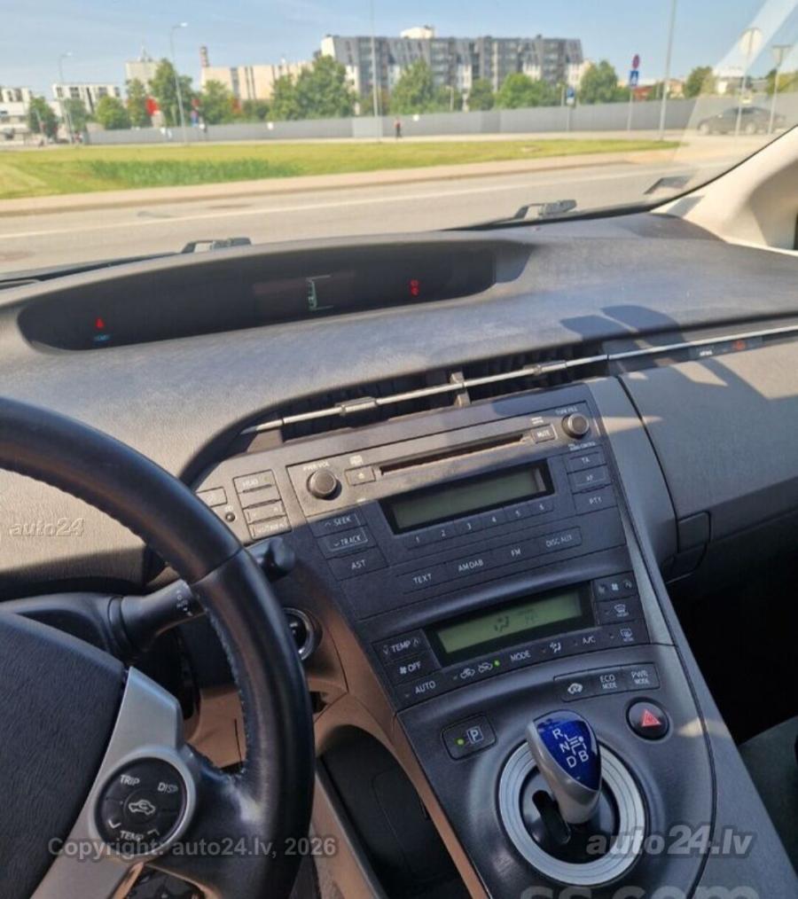 Balts Toyota Prius 2012 Rīga, ar dzinēja tilpumu 1.80 L un nobraukumu 350 tūkst. km par 5000 €, foto 8 vietnē AUTOMOTO.COM.LV