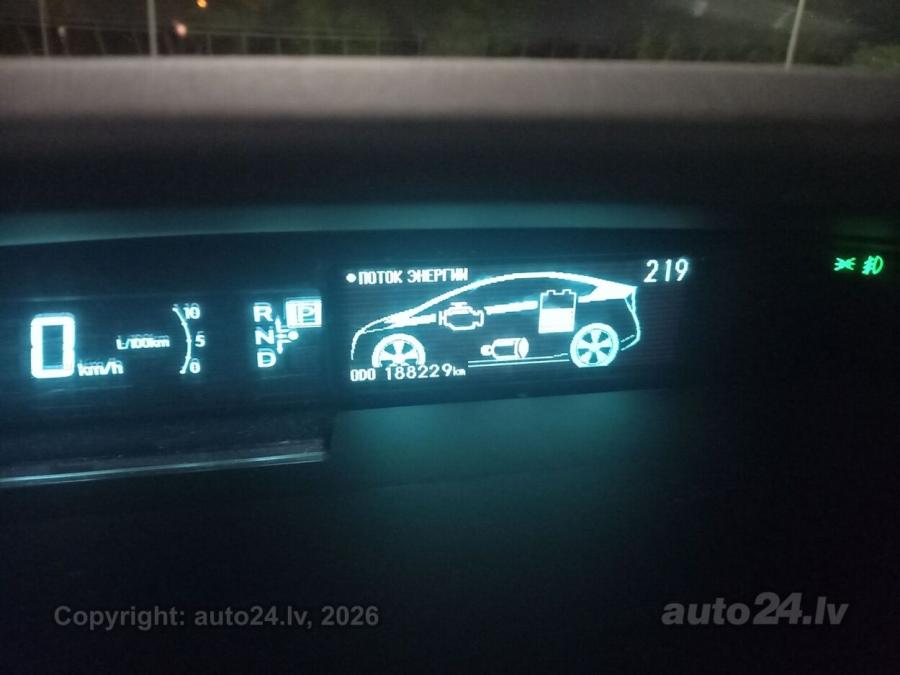 Balts Toyota Prius 2012 Rīga, ar dzinēja tilpumu 1.80 L un nobraukumu 350 tūkst. km par 5000 €, foto 9 vietnē AUTOMOTO.COM.LV