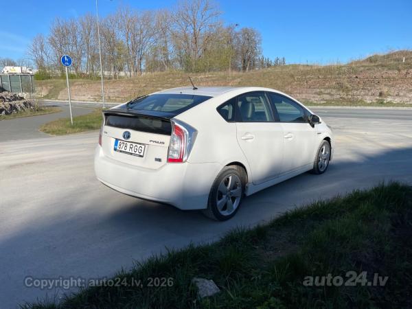 Белый Тойота Приус 2012 в Таллин, объемом двигателя 1.80 л и пробегом 450 тыс. км за 5900 €, фото 4 на AUTOMOTO.COM.LV