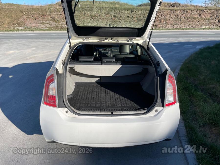 Balts Toyota Prius 2012 Tallina, ar dzinēja tilpumu 1.80 L un nobraukumu 450 tūkst. km par 5900 €, foto 11 vietnē AUTOMOTO.COM.LV