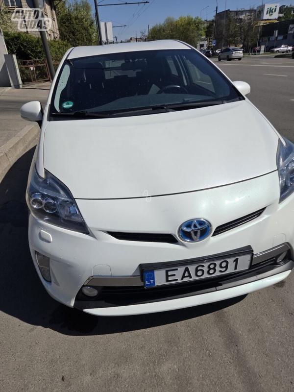 White Toyota Prius 2012 in Kaunas, with an engine capacity of 1.80 L and mileage of 270 thousand km for 9000 €, photo 1 on AUTOMOTO.COM.LV