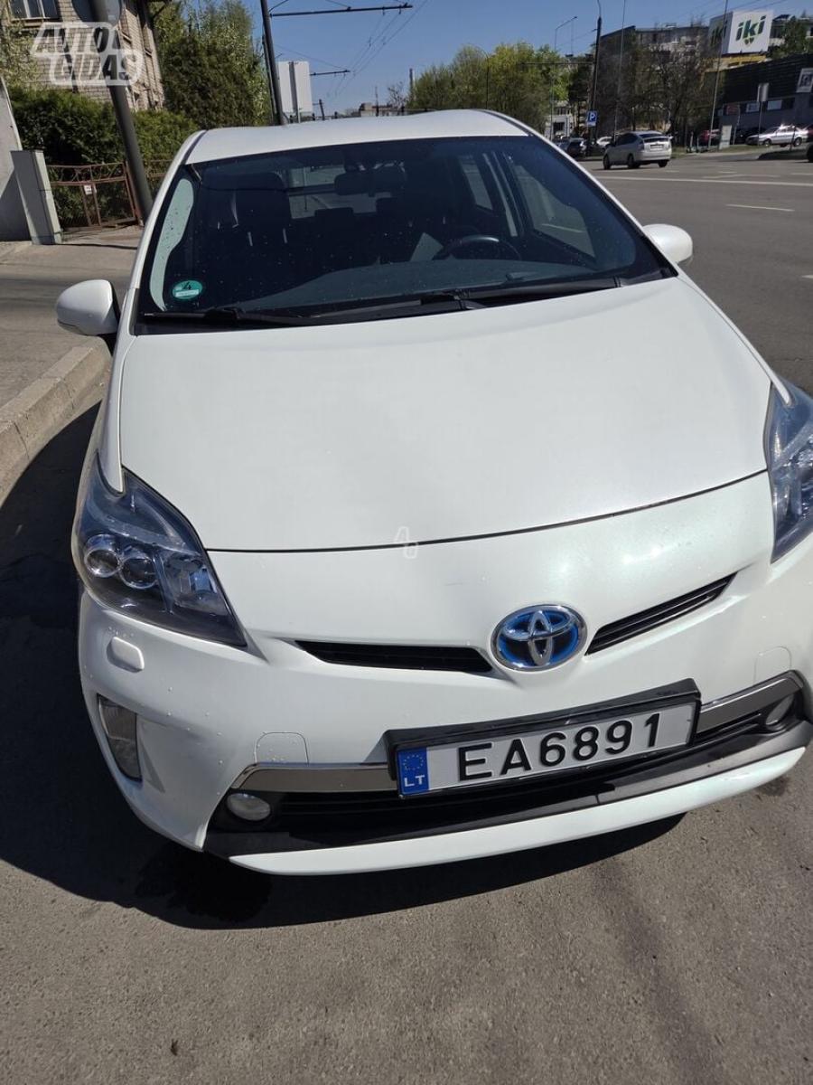 Balts Toyota Prius 2012 Kauņa, ar dzinēja tilpumu 1.80 L un nobraukumu 270 tūkst. km par 9000 €, foto 1 vietnē AUTOMOTO.COM.LV