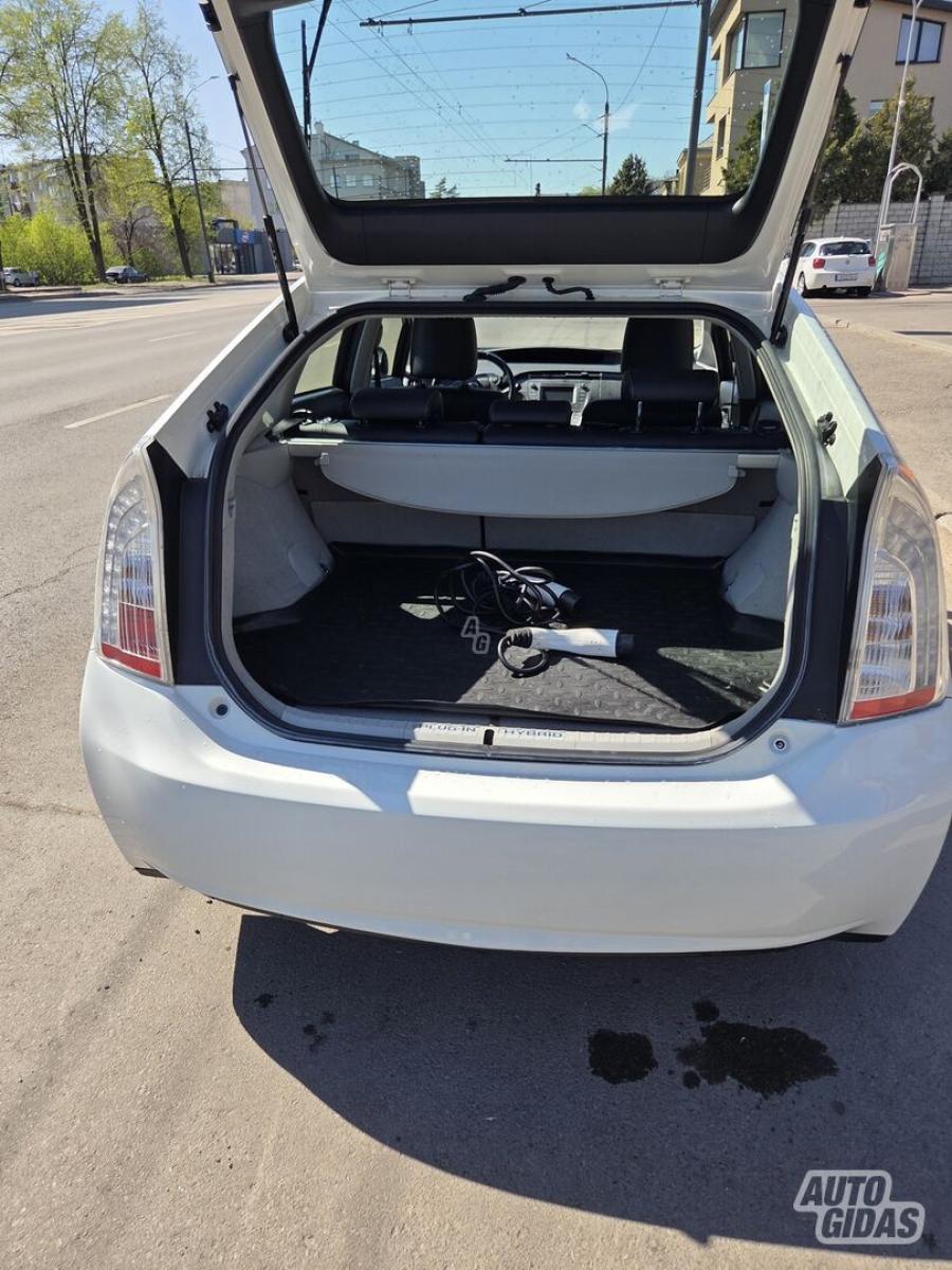 Balts Toyota Prius 2012 Kauņa, ar dzinēja tilpumu 1.80 L un nobraukumu 270 tūkst. km par 9000 €, foto 3 vietnē AUTOMOTO.COM.LV