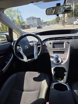 Balts Toyota Prius 2012 Kauņa, ar dzinēja tilpumu 1.80 L un nobraukumu 270 tūkst. km par 9000 €, foto 4 vietnē AUTOMOTO.COM.LV