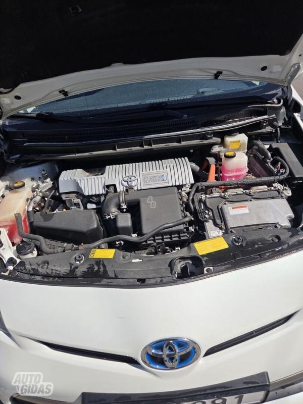 White Toyota Prius 2012 in Kaunas, with an engine capacity of 1.80 L and mileage of 270 thousand km for 9000 €, photo 4 on AUTOMOTO.COM.LV