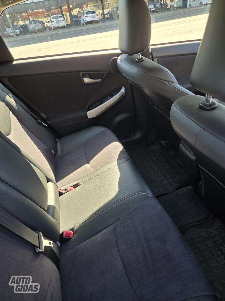 Balts Toyota Prius 2012 Kauņa, ar dzinēja tilpumu 1.80 L un nobraukumu 270 tūkst. km par 9000 €, foto 7 vietnē AUTOMOTO.COM.LV