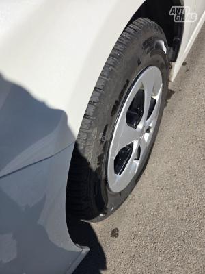 Balts Toyota Prius 2012 Kauņa, ar dzinēja tilpumu 1.80 L un nobraukumu 270 tūkst. km par 9000 €, foto 9 vietnē AUTOMOTO.COM.LV