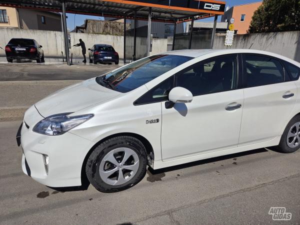 White Toyota Prius 2012 in Kaunas, with an engine capacity of 1.80 L and mileage of 270 thousand km for 9000 €, photo 9 on AUTOMOTO.COM.LV