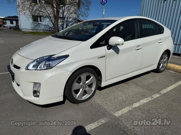 White Toyota Prius 2012 in Tallinn, with an engine capacity of 1.80 L and mileage of 306 thousand km for 4000 €, photo 1 on AUTOMOTO.COM.LV