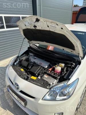 Balts Toyota Prius 2012 Rīga, ar dzinēja tilpumu 1.80 L un nobraukumu 352 tūkst. km par 6000 €, foto 6 vietnē AUTOMOTO.COM.LV