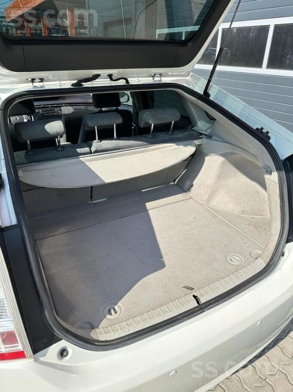 Balts Toyota Prius 2012 Rīga, ar dzinēja tilpumu 1.80 L un nobraukumu 352 tūkst. km par 6000 €, foto 6 vietnē AUTOMOTO.COM.LV