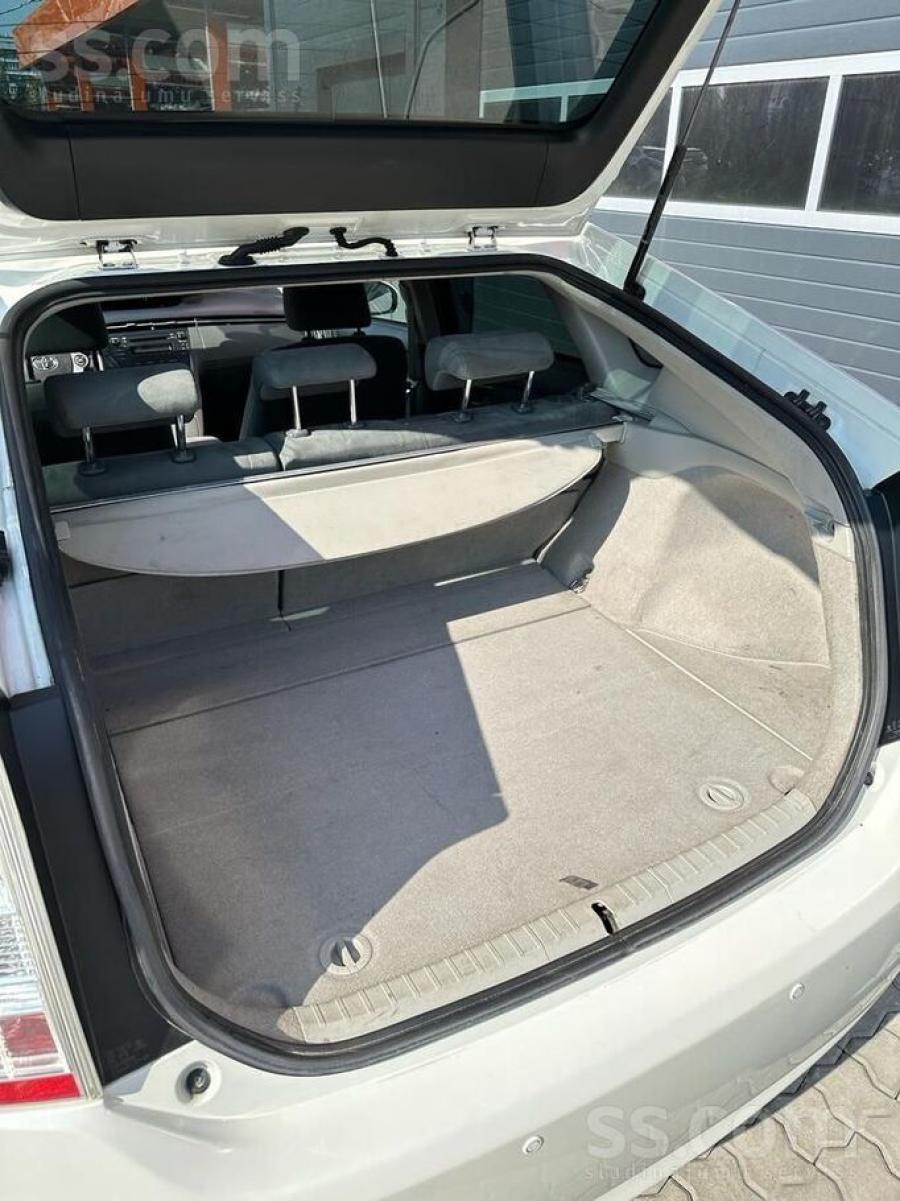 Balts Toyota Prius 2012 Rīga, ar dzinēja tilpumu 1.80 L un nobraukumu 352 tūkst. km par 6000 €, foto 7 vietnē AUTOMOTO.COM.LV