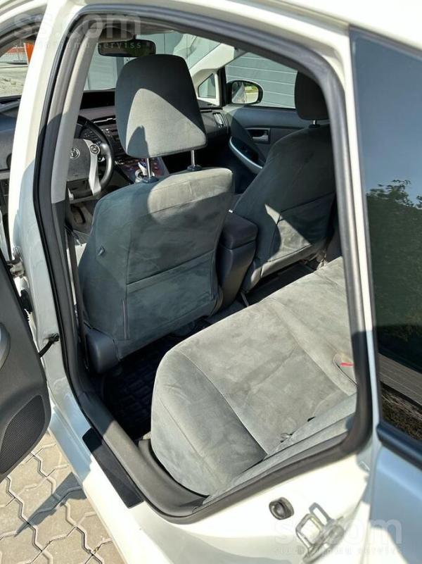 Balts Toyota Prius 2012 Rīga, ar dzinēja tilpumu 1.80 L un nobraukumu 352 tūkst. km par 6000 €, foto 7 vietnē AUTOMOTO.COM.LV