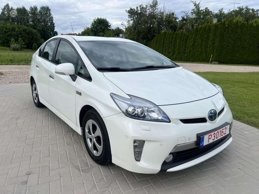 Белый Тойота Приус 2012 в Алитус, объемом двигателя 1.80 л и пробегом 240 тыс. км за 8200 €, фото 1 на AUTOMOTO.COM.LV